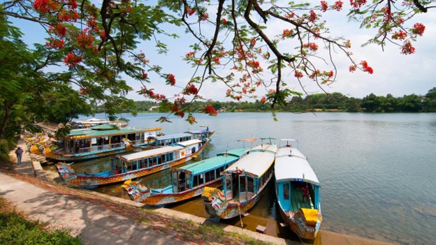 Best time to Visit Hue for a Hue Dragon Boat - Deluxe Group Tour